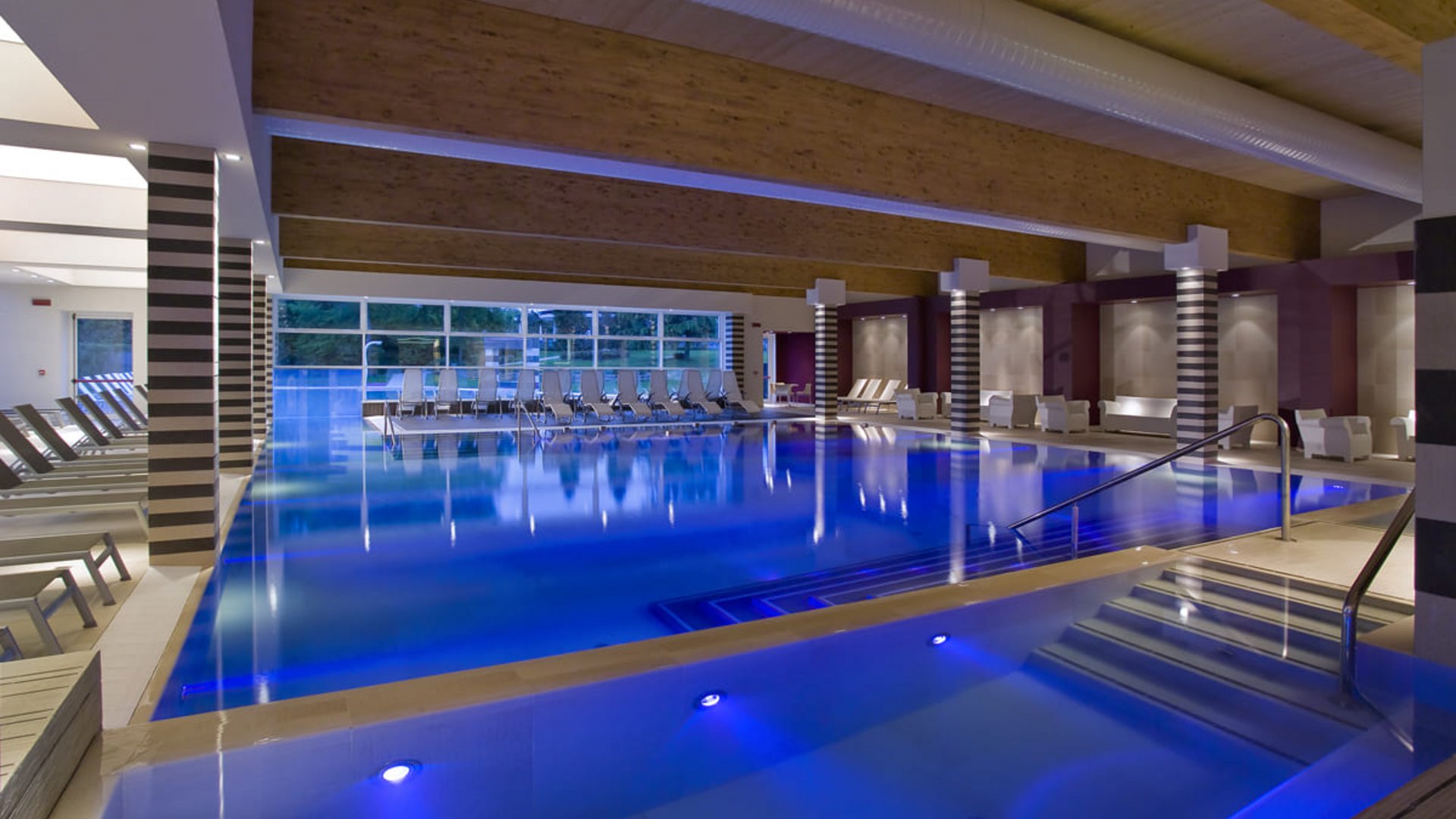 Veranda Swimming Pool – Hotel Mioni Pezzato Spa